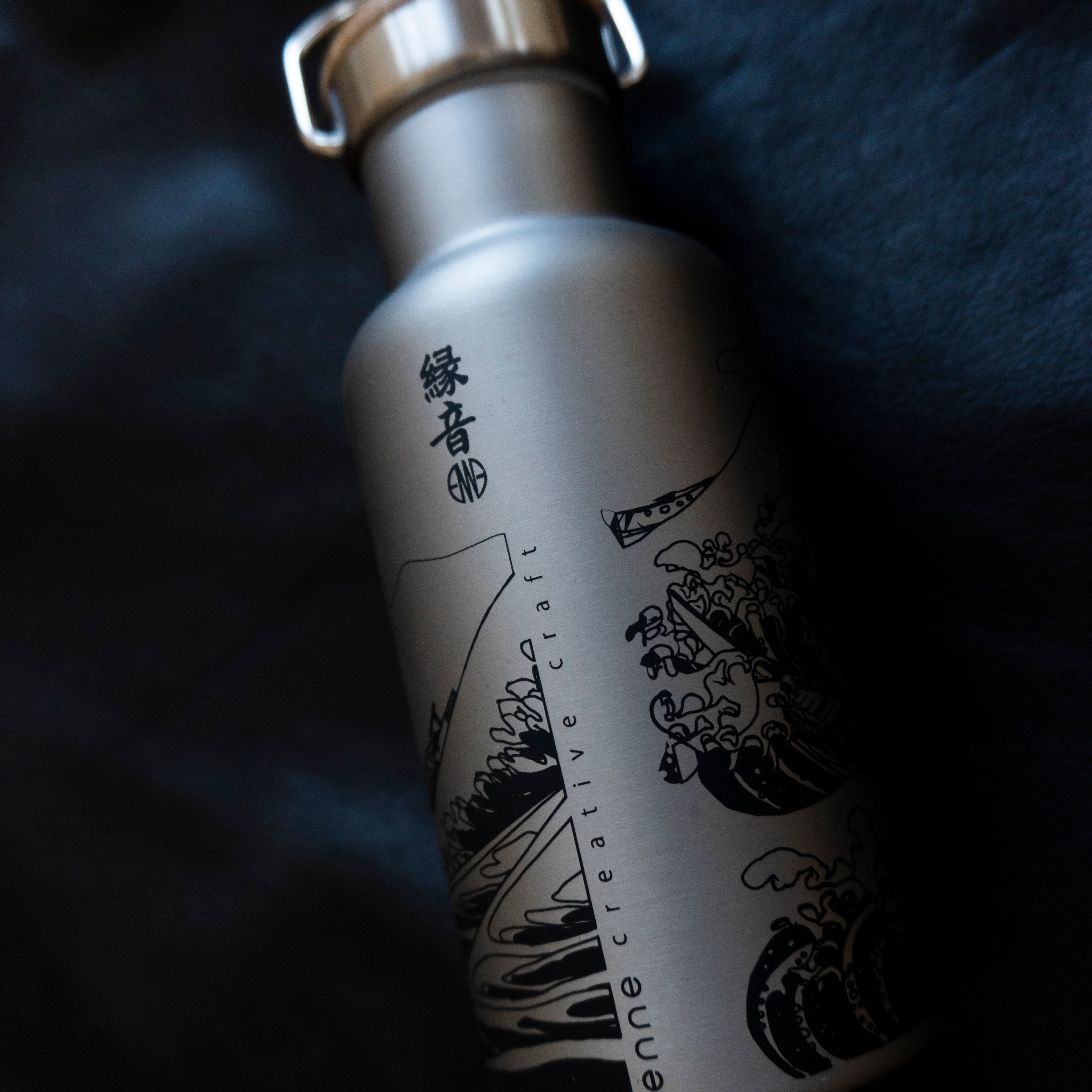Stylish Ukiyoe-Inspired Japanese Water Bottle – Umami Square
